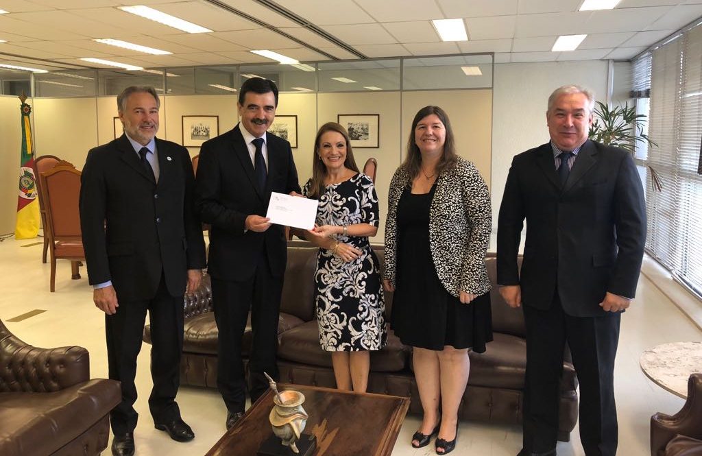 AJURIS | Presidente eleita da AJURIS entrega últimos convites para a posse